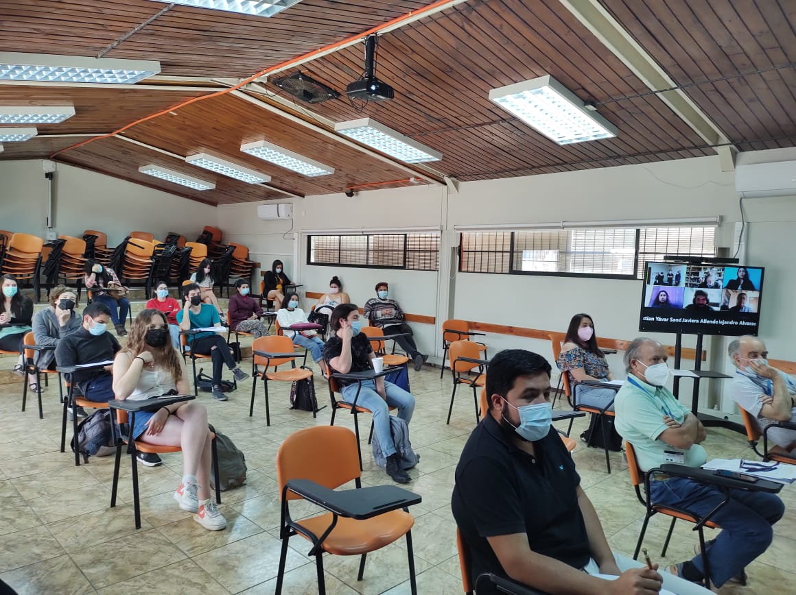 Exitosa primera clase en sala híbrida de Favet - Escuela de Salud Pública